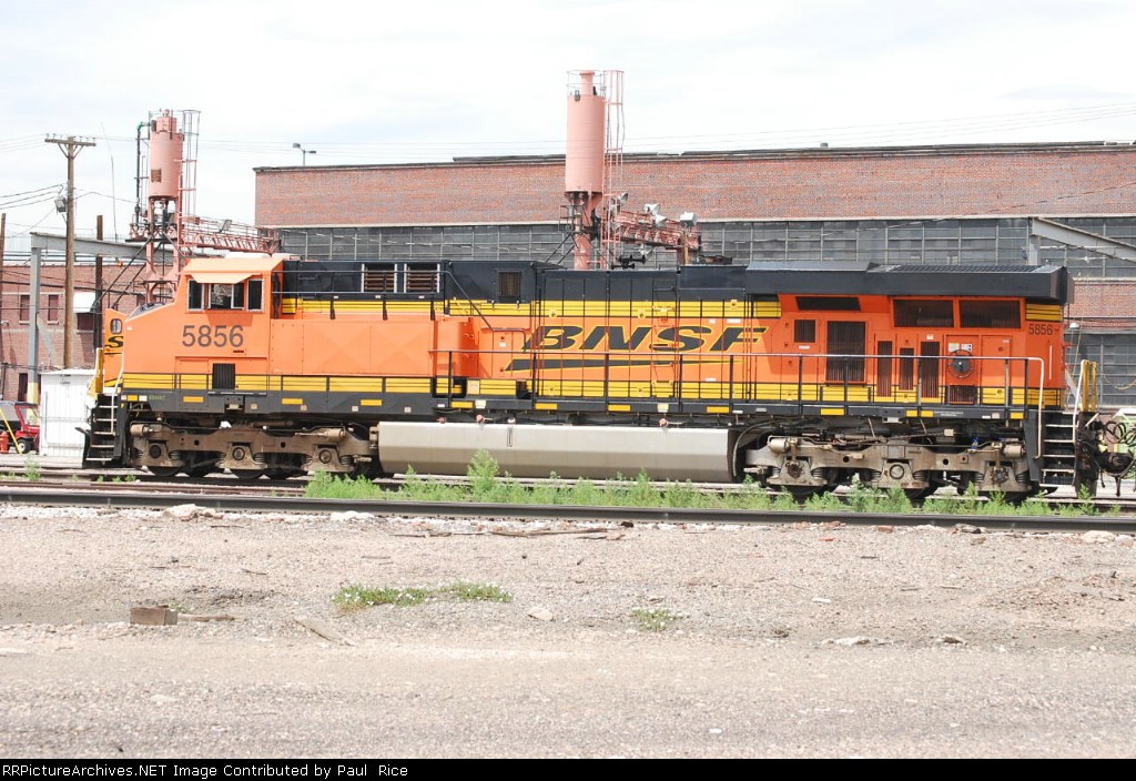 BNSF 5856